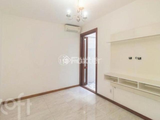Apartamento, 2 dormitórios, 84.44 m², em Menino Deus