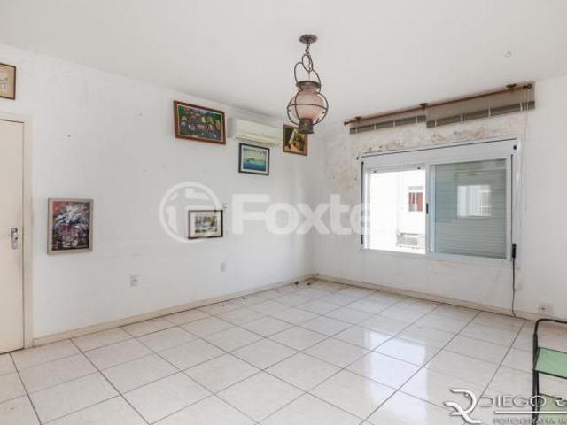 Apartamento, 2 dormitórios, 84.43 m², em Menino Deus