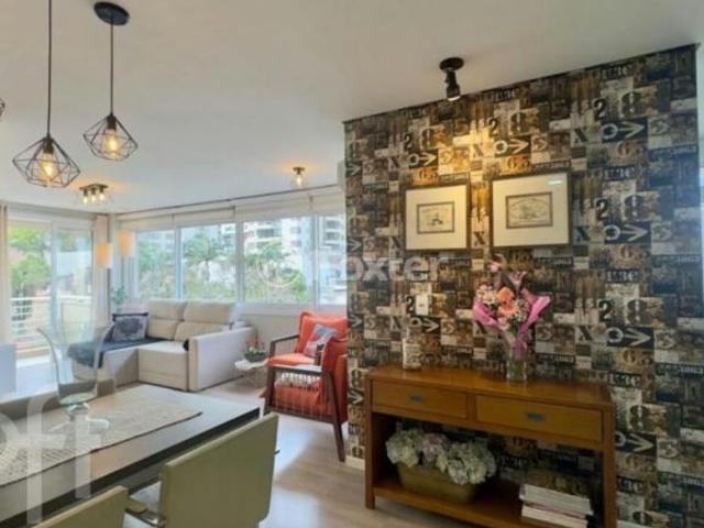 Apartamento, 2 dormitórios, 84.62 m², em Centro