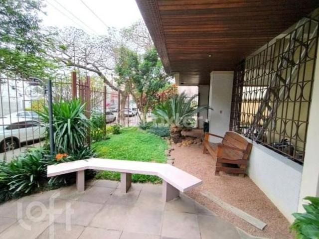 Apartamento, 2 dormitórios, 84.71 m², em Menino Deus