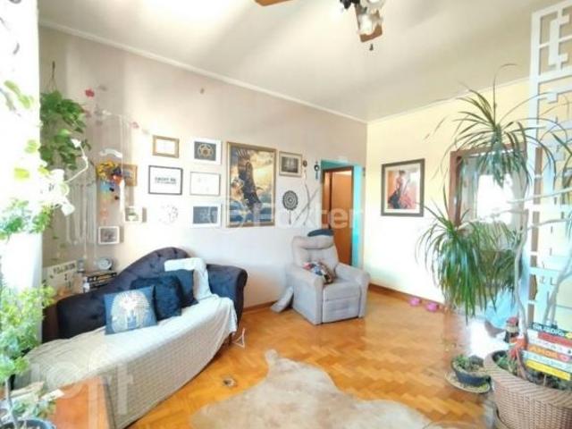 Apartamento, 2 dormitórios, 85.7 m², em Menino Deus