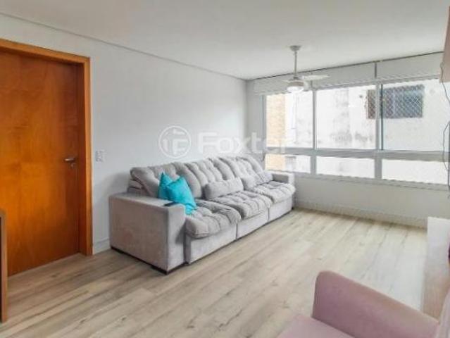 Apartamento, 2 dormitórios, 86 m², em Menino Deus