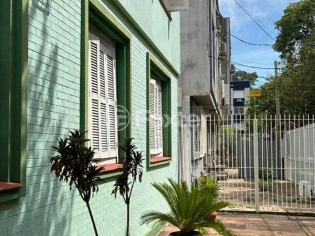 Apartamento, 2 dormitórios, 86.21 m², em Menino Deus