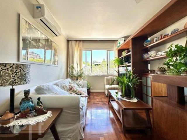 Apartamento, 2 dormitórios, 87 m², em Menino Deus