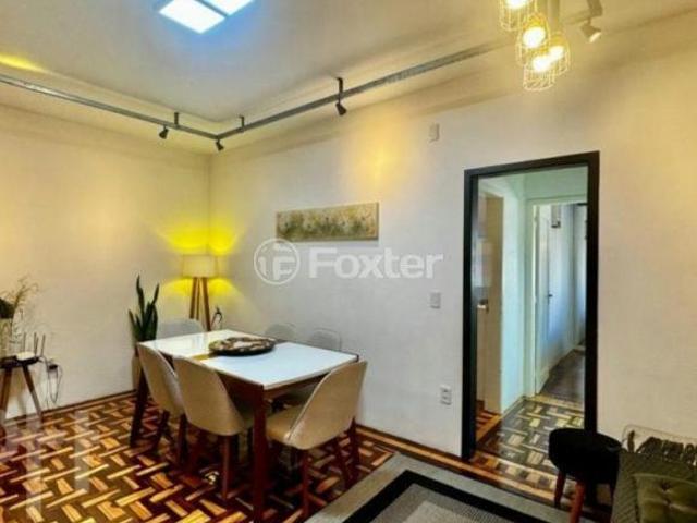 Apartamento, 2 dormitórios, 88.98 m², em Centro