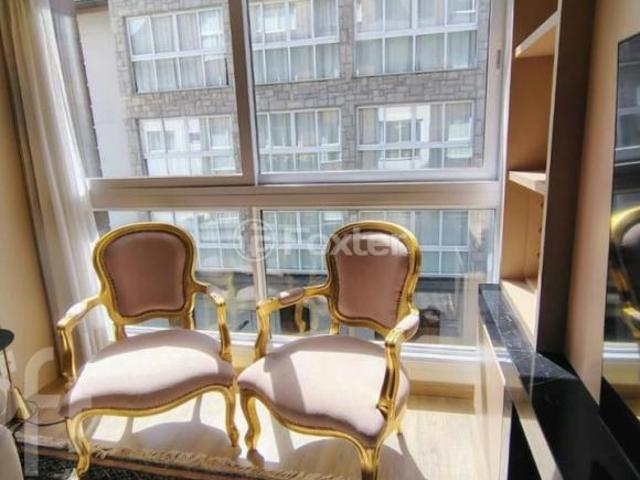 Apartamento, 2 dormitórios, 89 m², em Centro