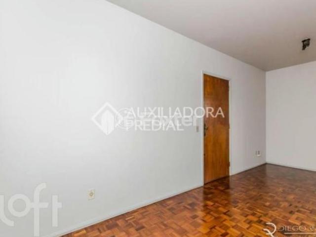 Apartamento, 2 dormitórios, 80 m², em Menino Deus