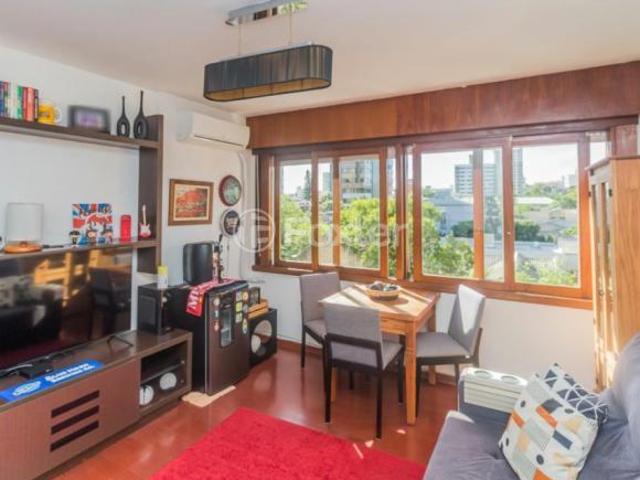 Apartamento, 2 dormitórios, 80.64 m², em Menino Deus