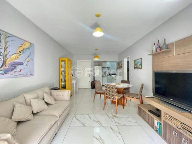 Apartamento, 2 dormitórios, 82 m², em Centro