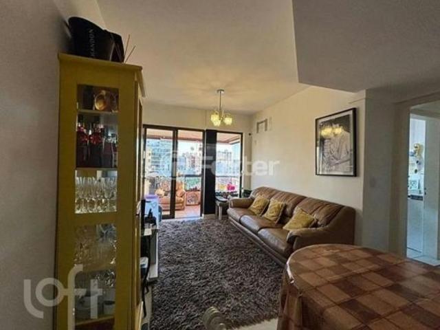 Apartamento, 2 dormitórios, 82 m², em Menino Deus