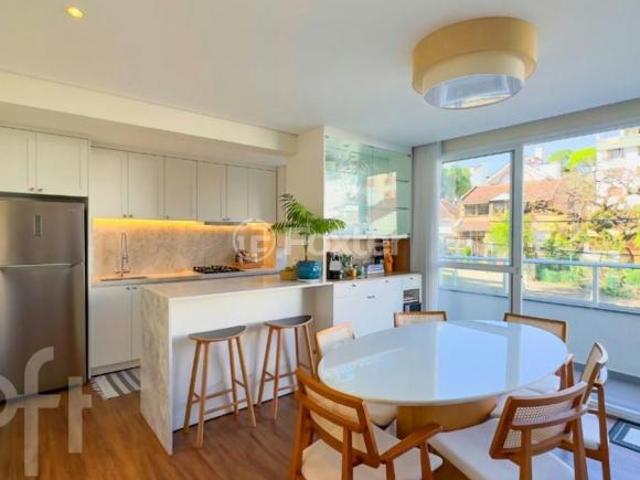 Apartamento, 2 dormitórios, 82.77 m², em Menino Deus