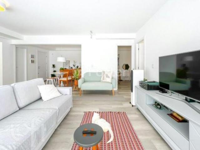 Apartamento, 2 dormitórios, 94.37 m², em Menino Deus