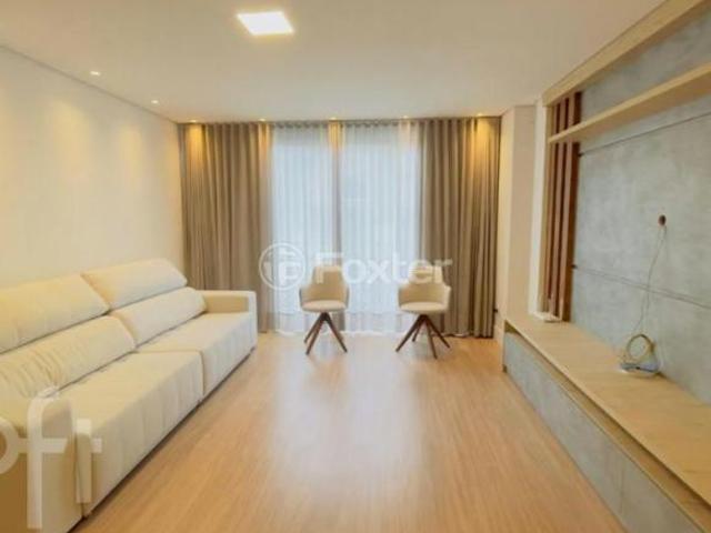 Apartamento, 2 dormitórios, 95 m², em Centro