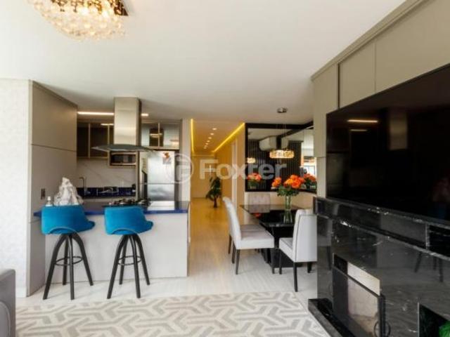 Apartamento, 2 dormitórios, 97 m², em Centro