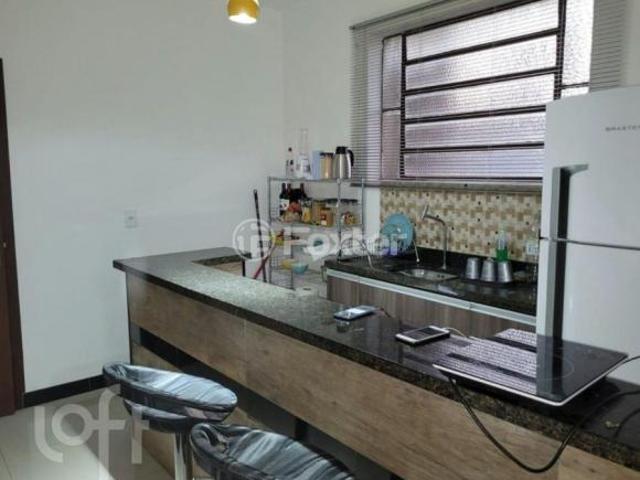 Apartamento, 2 dormitórios, 98 m², em Centro