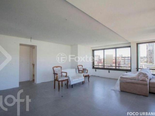 Apartamento, 2 dormitórios, 98 m², em Menino Deus