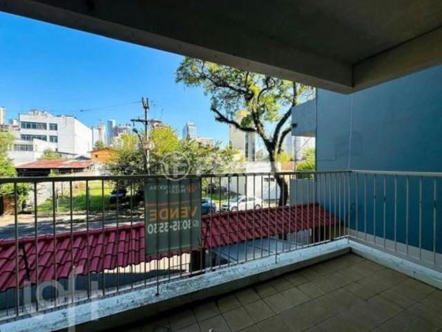 Apartamento, 2 dormitórios, 90.1 m², em Centro