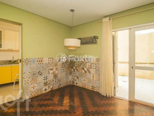 Apartamento, 2 dormitórios, 90.27 m², em Floresta