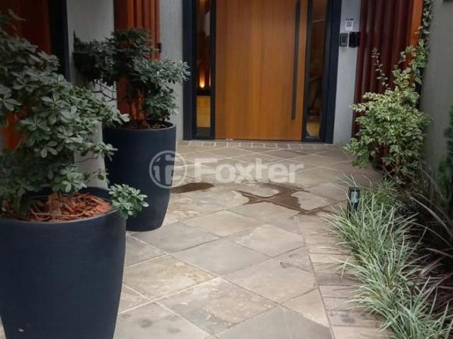 Apartamento, 2 dormitórios, 90.5 m², em Centro