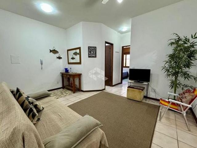 Apartamento 2 dormitórios/quartos, com amplo terraço, mobiliado a 3 quadras do mar no Centro de Capã