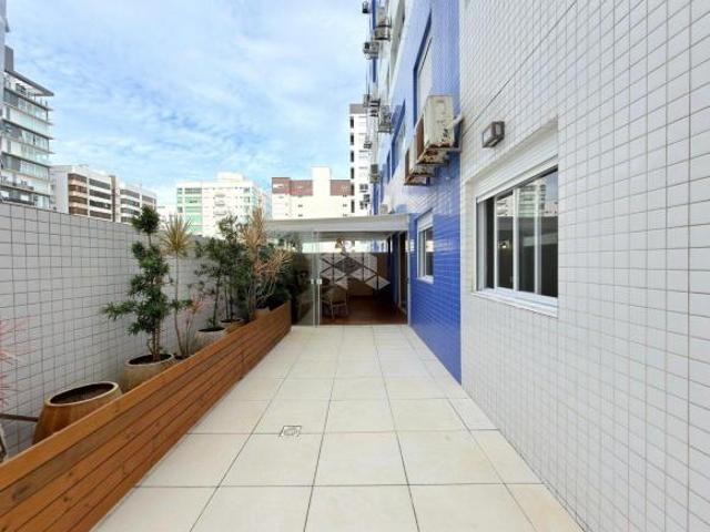 Apartamento 2 dormitórios/quartos, com terraço em L, mobiliado e decorado e com 1 box/vaga de garage