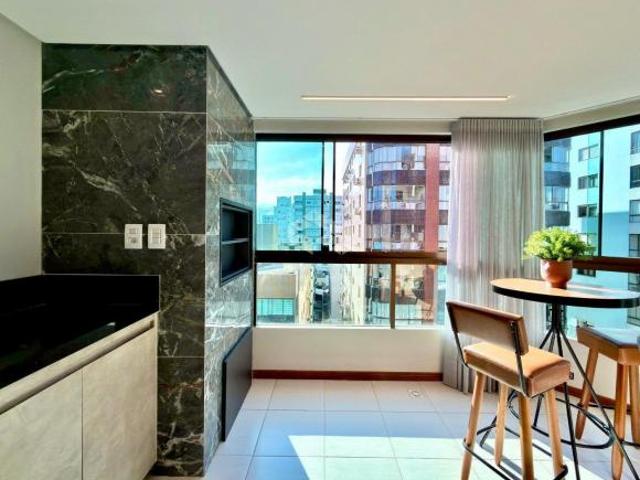 Apartamento 2 dormitórios/quartos, mobiliado e decorado, com 1 box/vaga de garagem junto a praça Lui