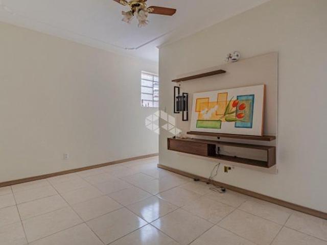 Apartamento 2 dormitórios/Quartos. Pátio. Acessilibidade.Próximo Orla do Guaíba