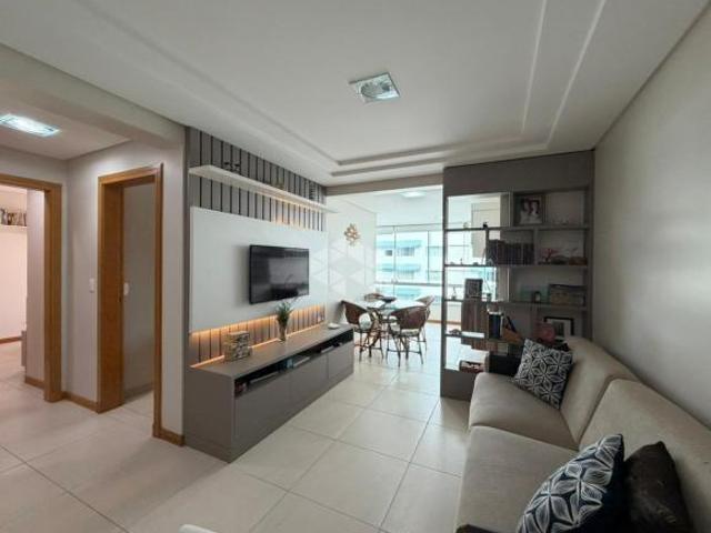 Apartamento 2 dormitórios/quartos, sendo 1 suíte, de frente mobiliado e com 1 box/vaga de garagem no