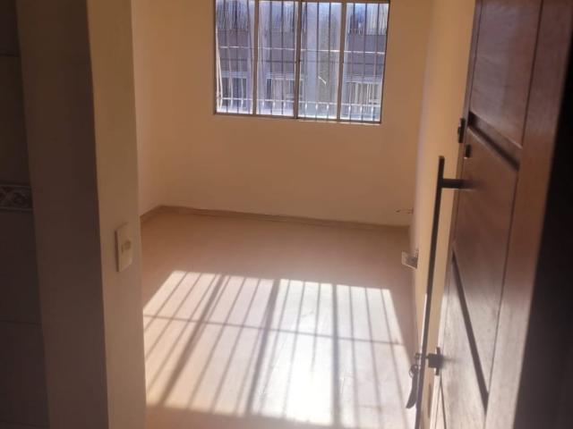 Apartamento 2 quartos + 1 bom quarto de serviço