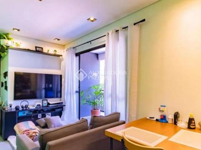 Apartamento 2 quartos, 1 suíte, 1 vaga, localização próxima do metrô Praça da Árvore