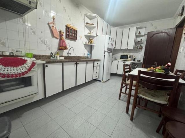 Apartamento 2 Quartos, 1 Suíte, 200 metros do mar no Canto do Forte