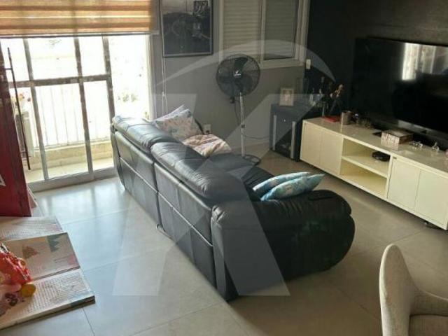 Apartamento 2 Quartos, 1 suíte, terraço e duas vagas livres na Parada Inglesa
