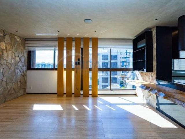 Apartamento 2 Quartos, 1 Suíte, Vista Livre, Reformado à Venda na SQN 110 – Asa Norte