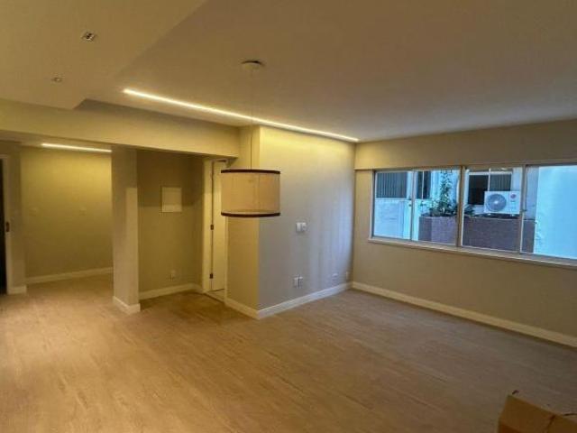Apartamento 2 Quartos, 1 Suíte,garagem subsolo, portaria eletrônica, recém reformado. Apartamento co