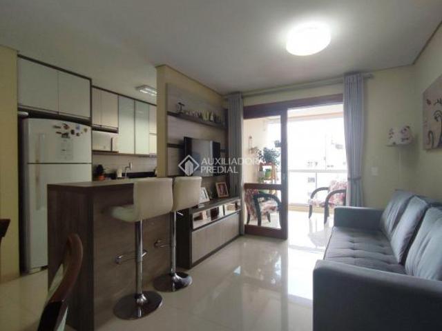Apartamento 2 quartos, 1 suíte, sacada com churrasqueira e vagas de garagens cobertas
