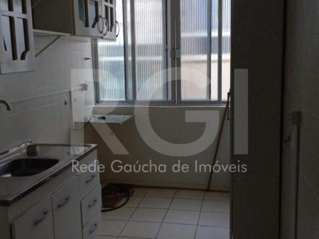Apartamento 2 quartos, 2 vagas garagem, semi mobilado na Praia de Belas!