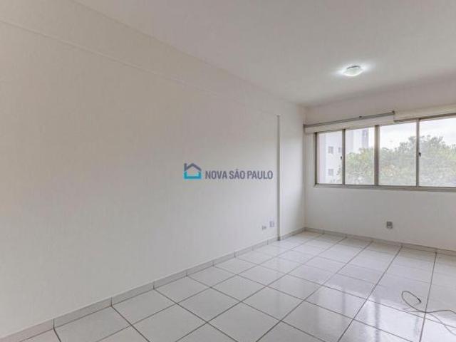 Apartamento 2 quartos, 2 banheiros, 1 vaga demarcada Campo Belo
