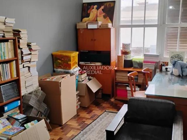 Apartamento 2 quartos, 80m2, frente, próximo a Sogipa!