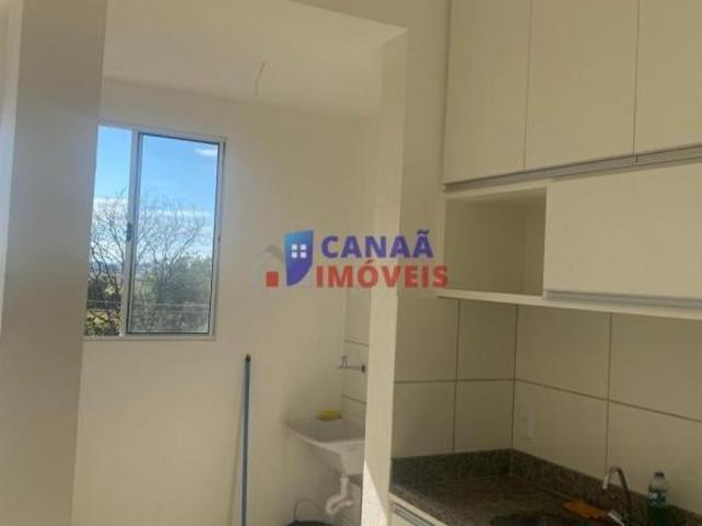 Apartamento 2 quartos c/ armarios e elevador