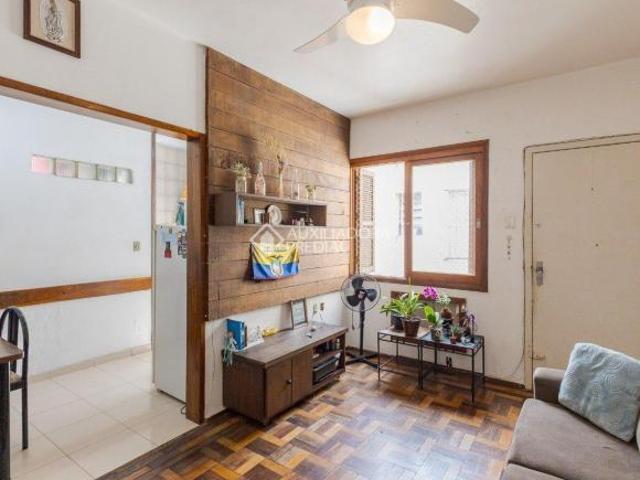 Apartamento 2 quartos com churrasqueira no Santana, pertinho da URFGS, HPS e CLINICAS
