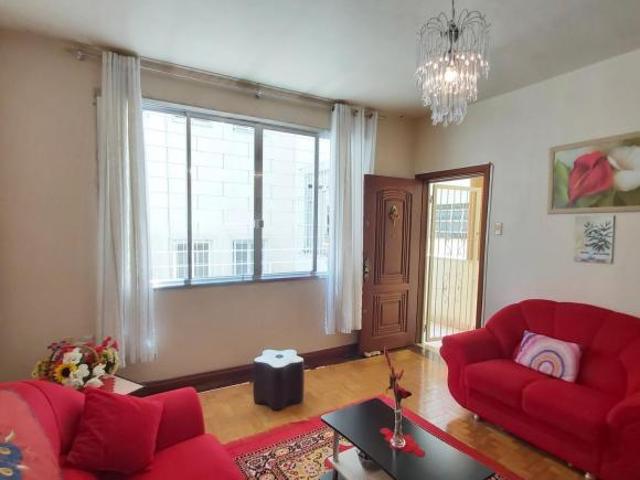 Apartamento 2 quartos com dependência e elevador no Centro Histórico