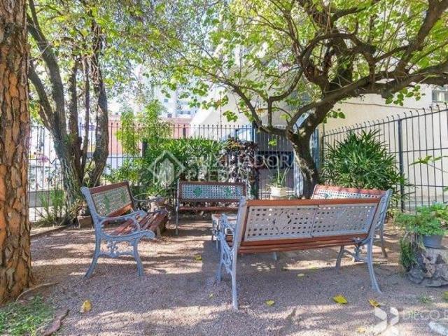 Apartamento 2 quartos com dependência empregada, 1 vaga bairro Praia de Belas Porto Alegre RS