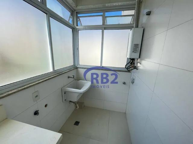 Apartamento 2 quartos com fino acabamento em prédio com lazer completo por R$885.000,00
