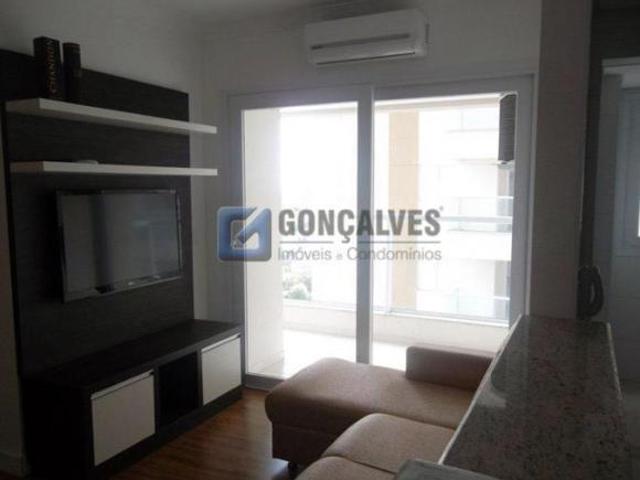 Apartamento 2 Quartos com 1 Suíte, 2 Vagas – Jardim Santo André, SP | Mobiliado e Laminado