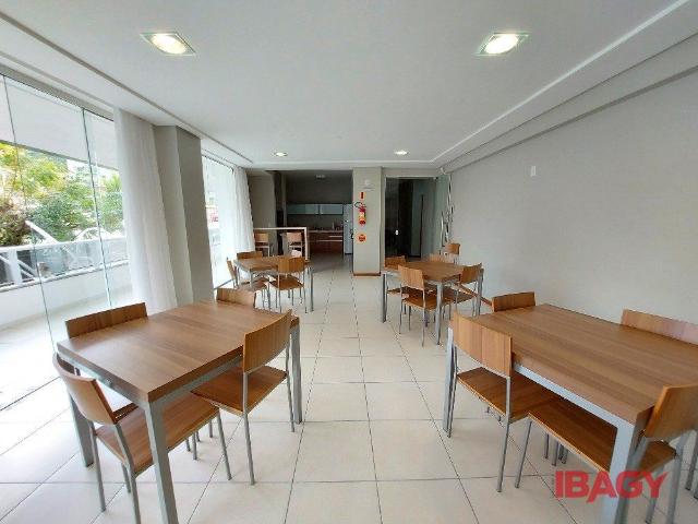 Apartamento 2 Quartos Carvoeira 60m²