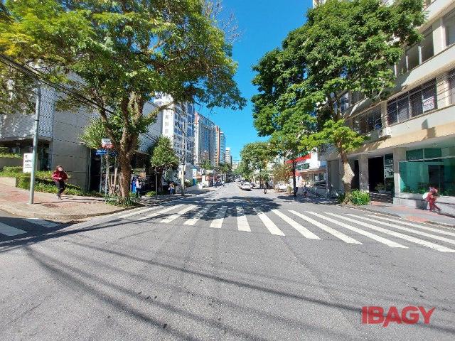 Apartamento 2 Quartos Centro 57m²