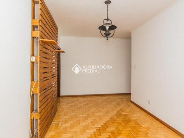 Apartamento 2 quartos, dependência completa e garagem, pertinho da SOGIPA