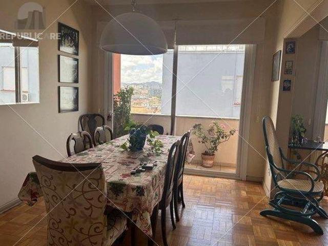 Apartamento 2 quartos, desocupado, andar alto na cidade Baixa!
