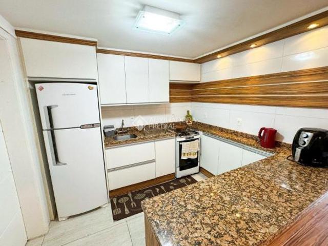 Apartamento 2 quartos e 2 vagas no Centro de Canela, 50 m da Igreja de Pedra
