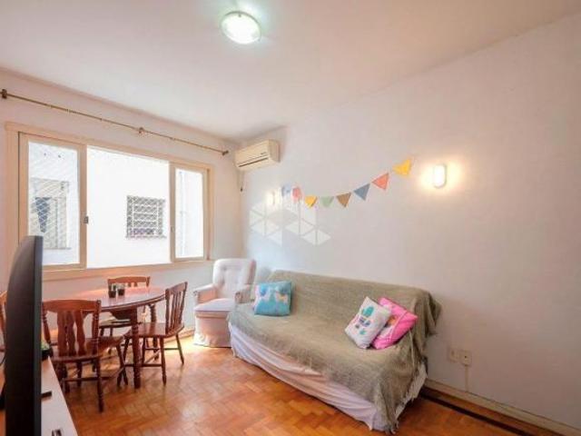 Apartamento 2 quartos em prédio com elevador